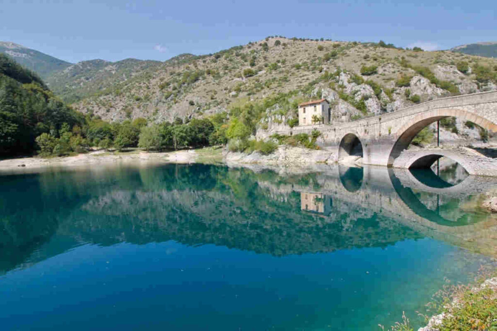 Lago di San Domenico, perché visitare questo gioiello verde smeraldo in ...