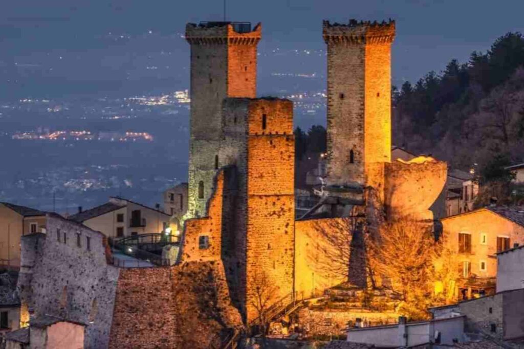 Viaggio nel Medioevo al Castello Caldora: storia, arte e panorami ...